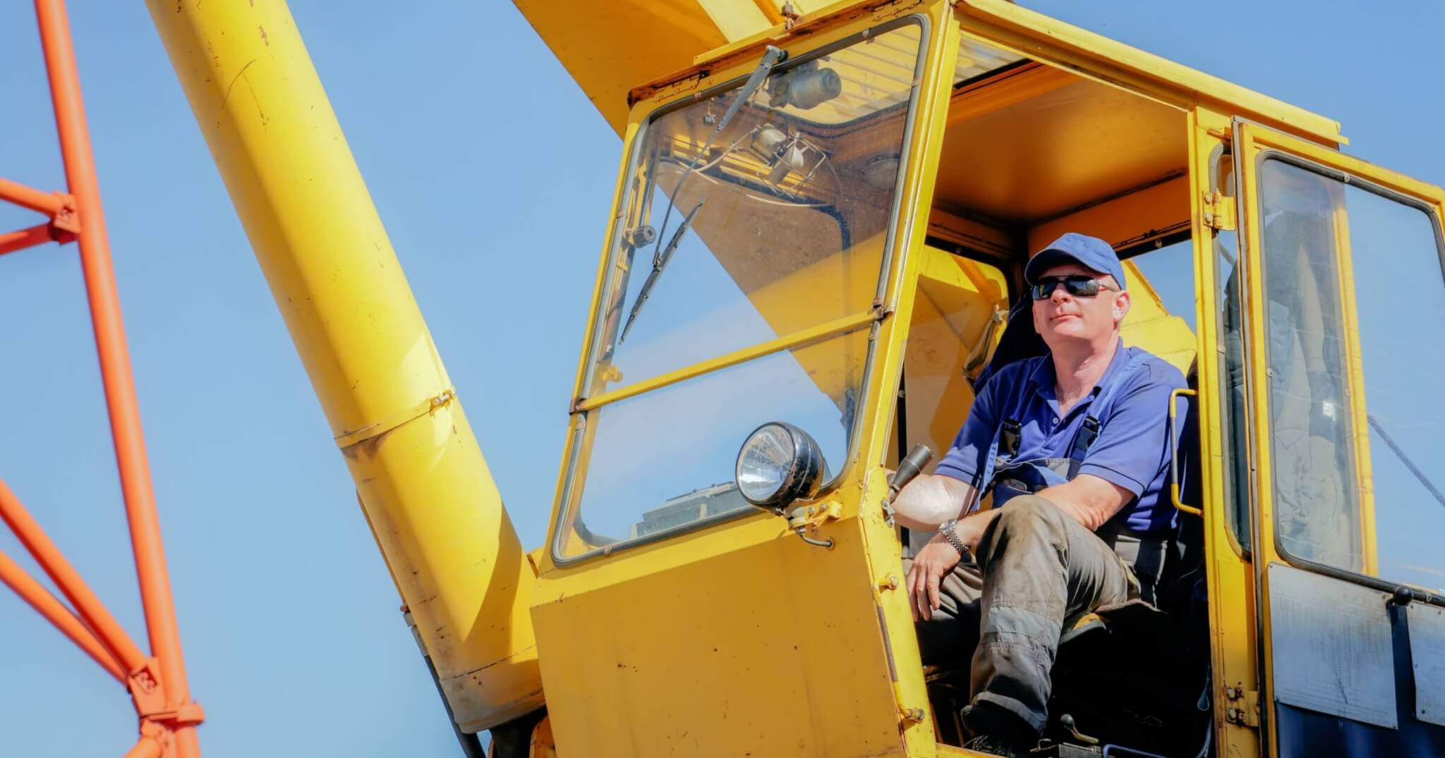 How to get a crane operator license (with salary expectations)